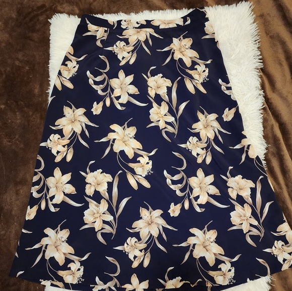 Jaclyn Smith | Skirts | Vintage Jaclyn Smith Plus Size 2w Floral Design ...